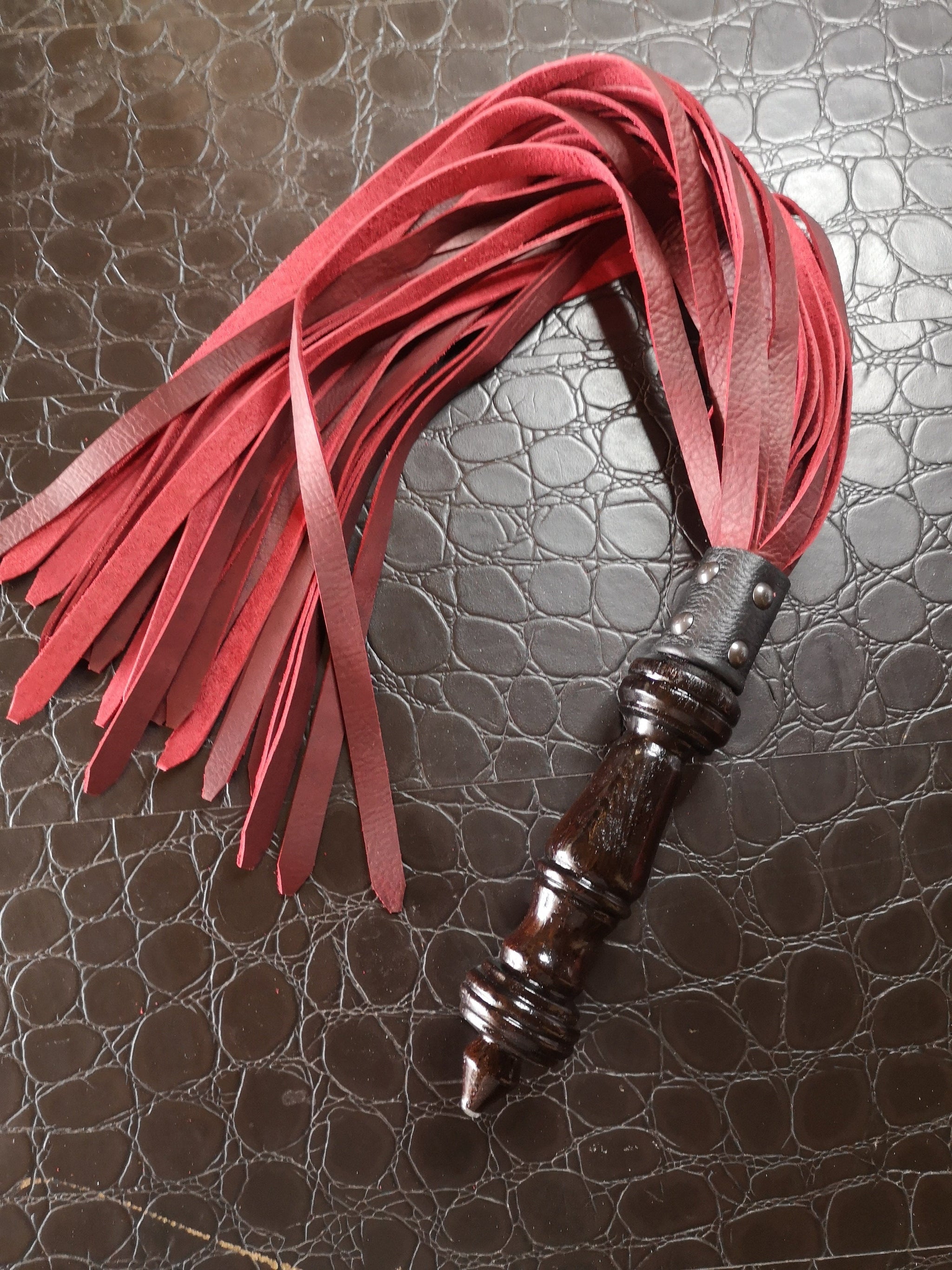 Single-ply dragon skin flogger – Exquisite Pain Toys