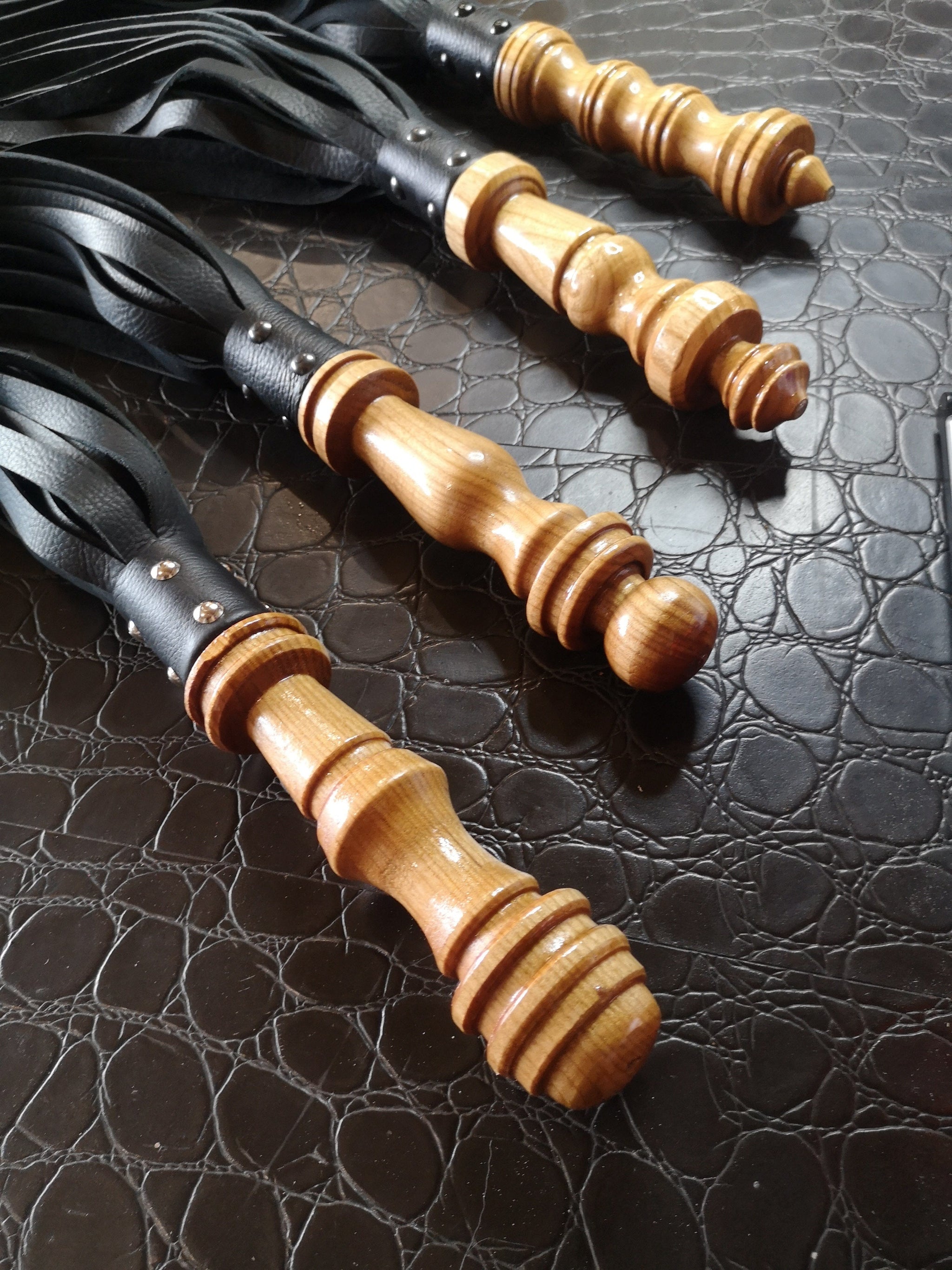 Single-ply dragon skin flogger – Exquisite Pain Toys